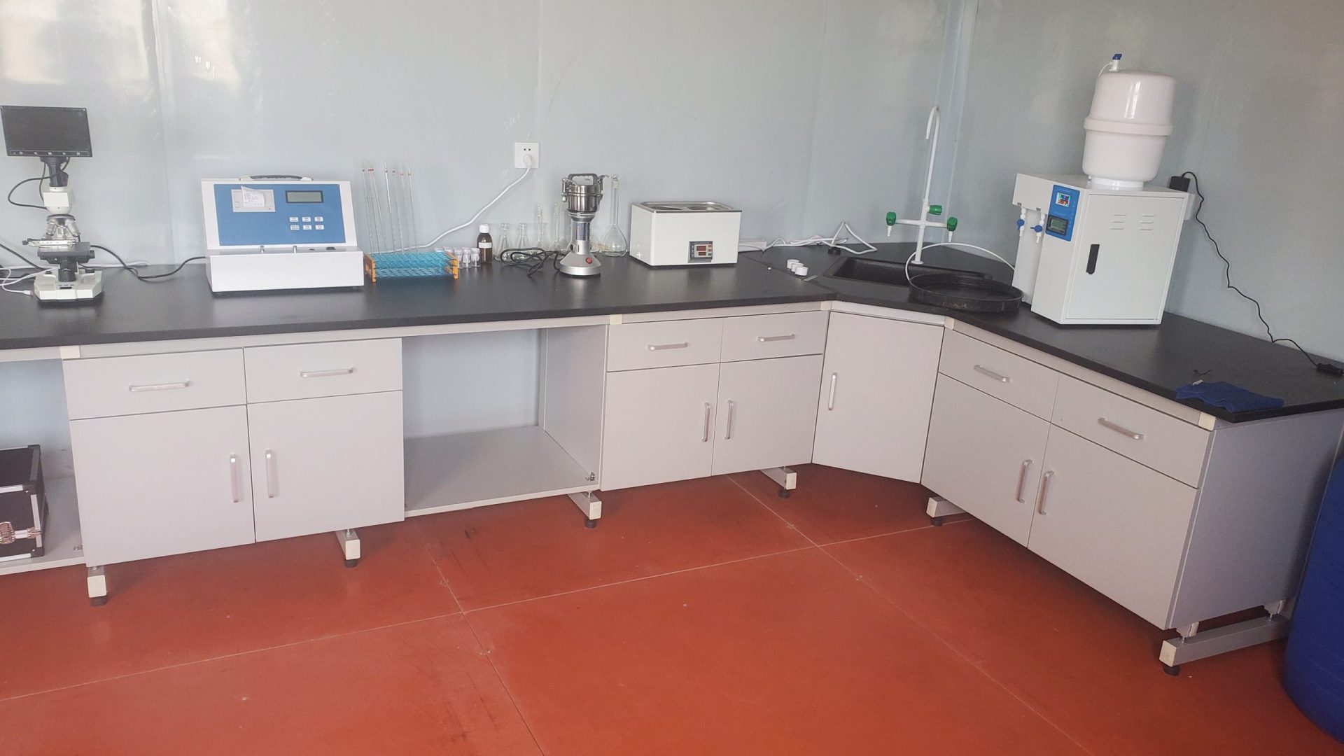 Laboratory testing equipment in a fertilizer plant - Zhengzhou Safi ...